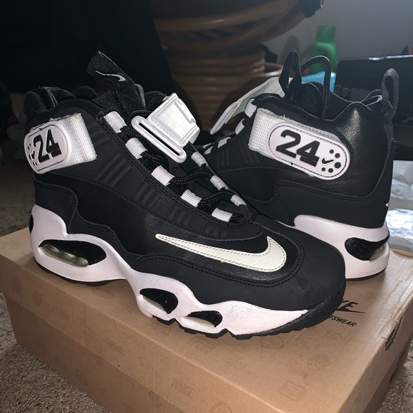 Nike | Shoes | Black And White Nike Air Griffeys Max Gs Size 55y | Poshmark